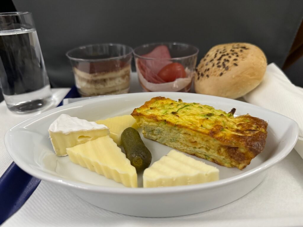 Review: TAROM ATR 72-500 Business Class - Live and Let's Fly