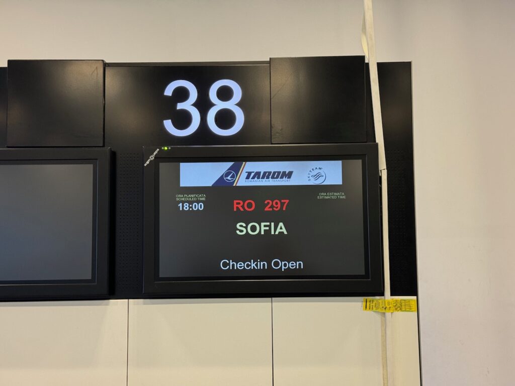 Review: TAROM ATR 72-500 Business Class - Live and Let's Fly