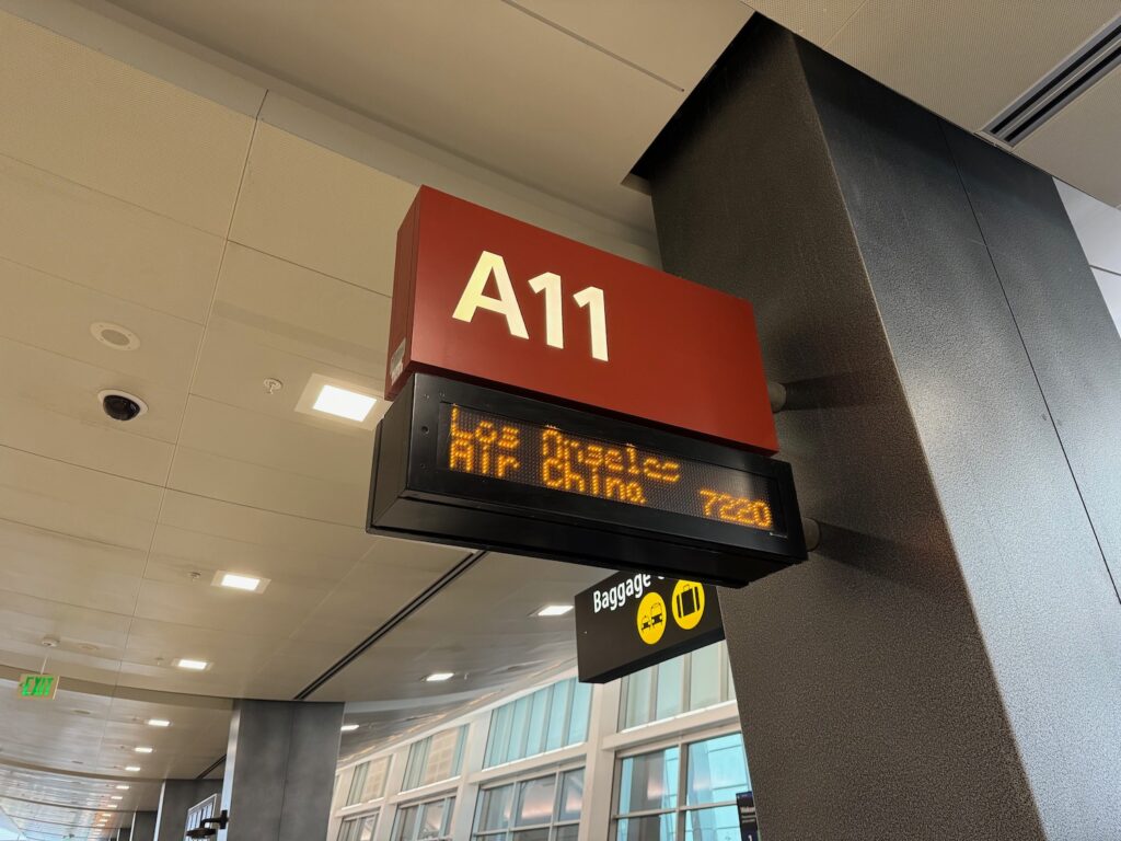 Review: United 737-800 First Class (SEA-LAX) - Live and Let's Fly