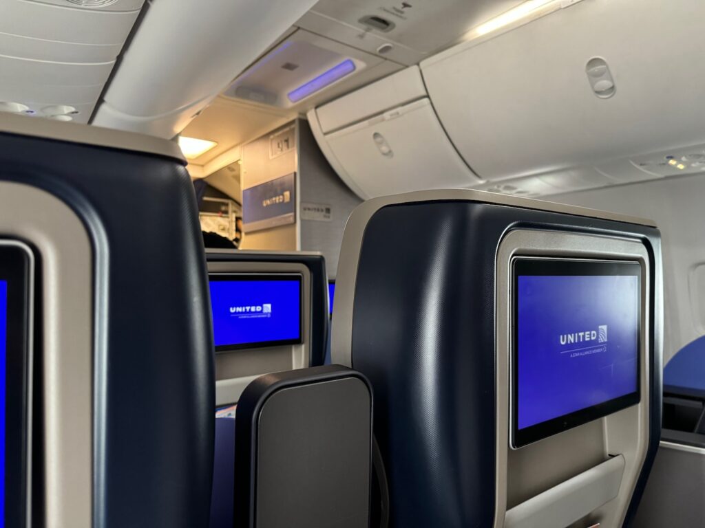 Review: United 737-800 First Class (SEA-LAX) - Live and Let's Fly