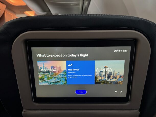 Review: United Airlines 737-8 First Class - Live and Let's Fly