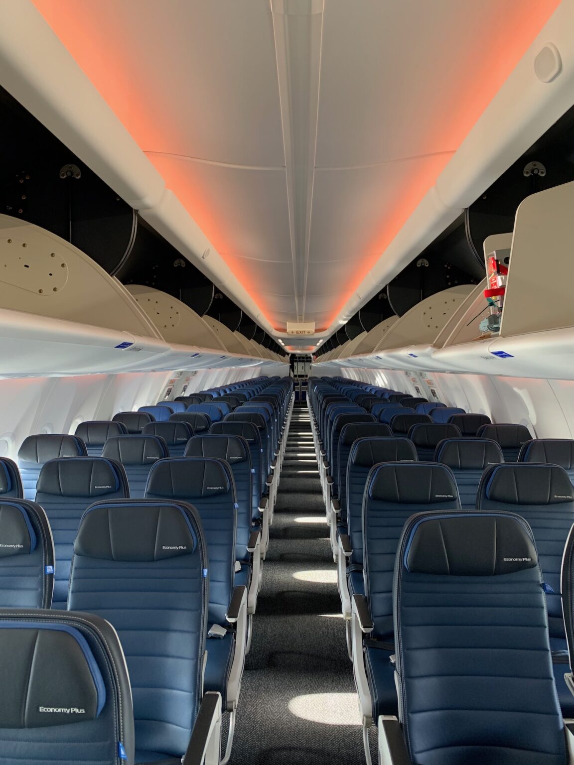 Review: United Airlines 737 MAX 9 Economy Class - Live and Let's Fly