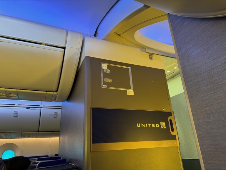 Review: United Airlines 787-8 Business Class San Francisco - Papeete ...