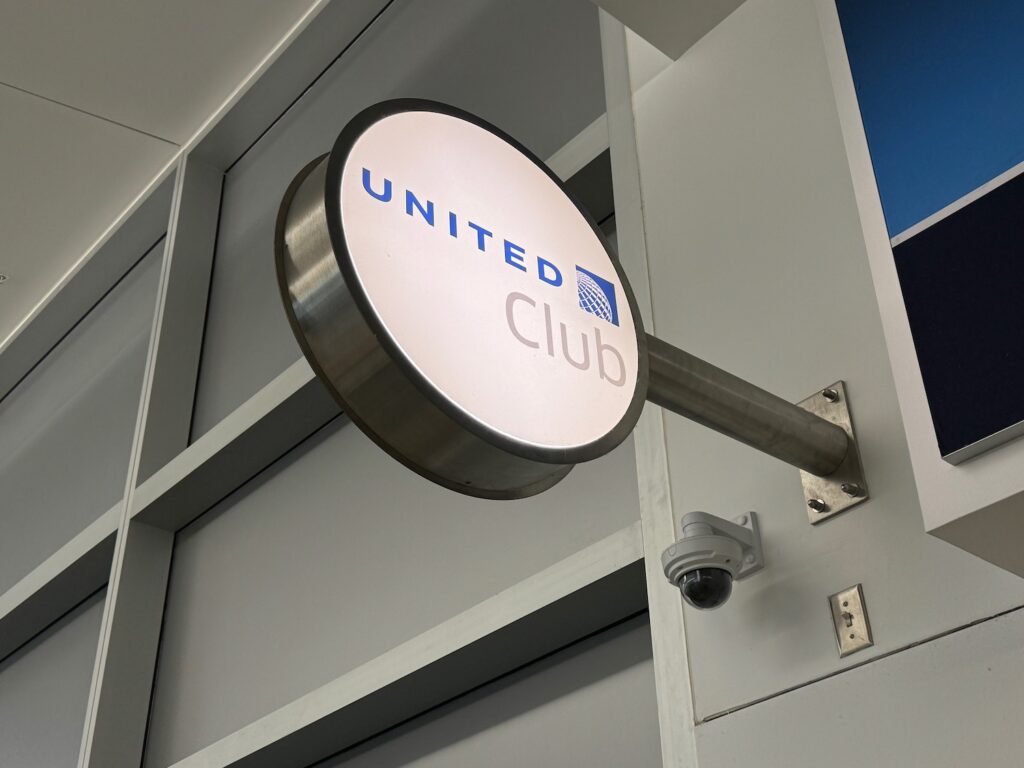 Review: United Club Seattle (SEA) - Live and Let's Fly