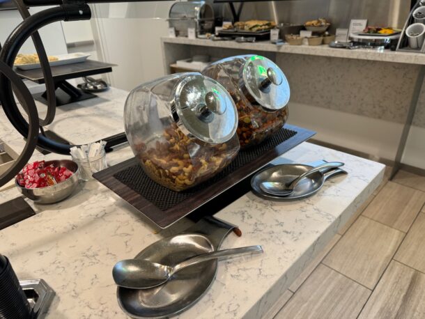 Review: United Club Seattle (SEA) - Live and Let's Fly