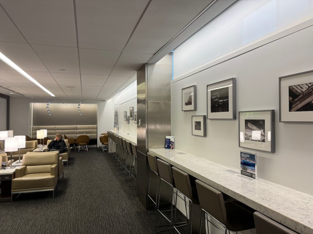 Review: United Club Seattle (SEA) - Live and Let's Fly