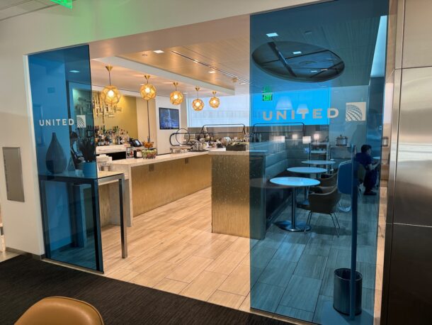 Review: United Club Seattle (SEA) - Live and Let's Fly