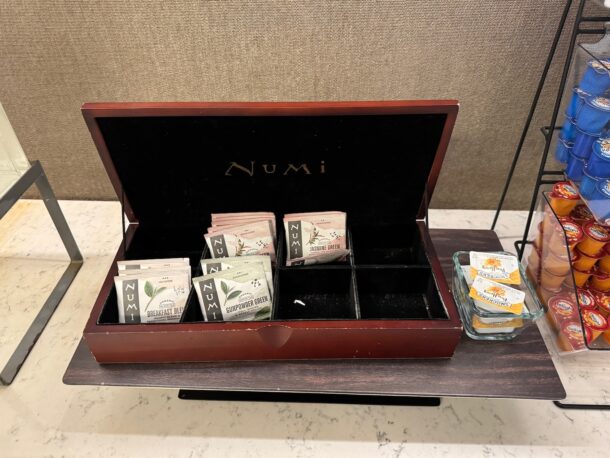 Review: United Club Seattle (SEA) - Live and Let's Fly