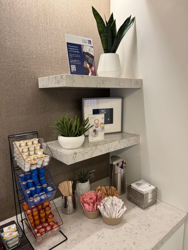 Review: United Club Seattle (SEA) - Live and Let's Fly