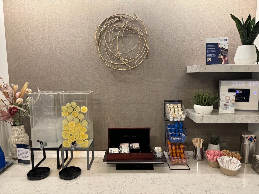 Review: United Club Seattle (SEA) - Live and Let's Fly