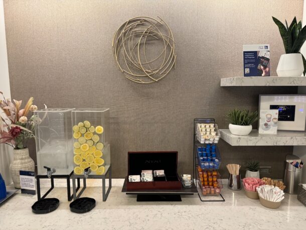 Review: United Club Seattle (SEA) - Live and Let's Fly