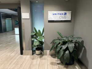 Review: United Club Seattle (SEA) - Live and Let's Fly