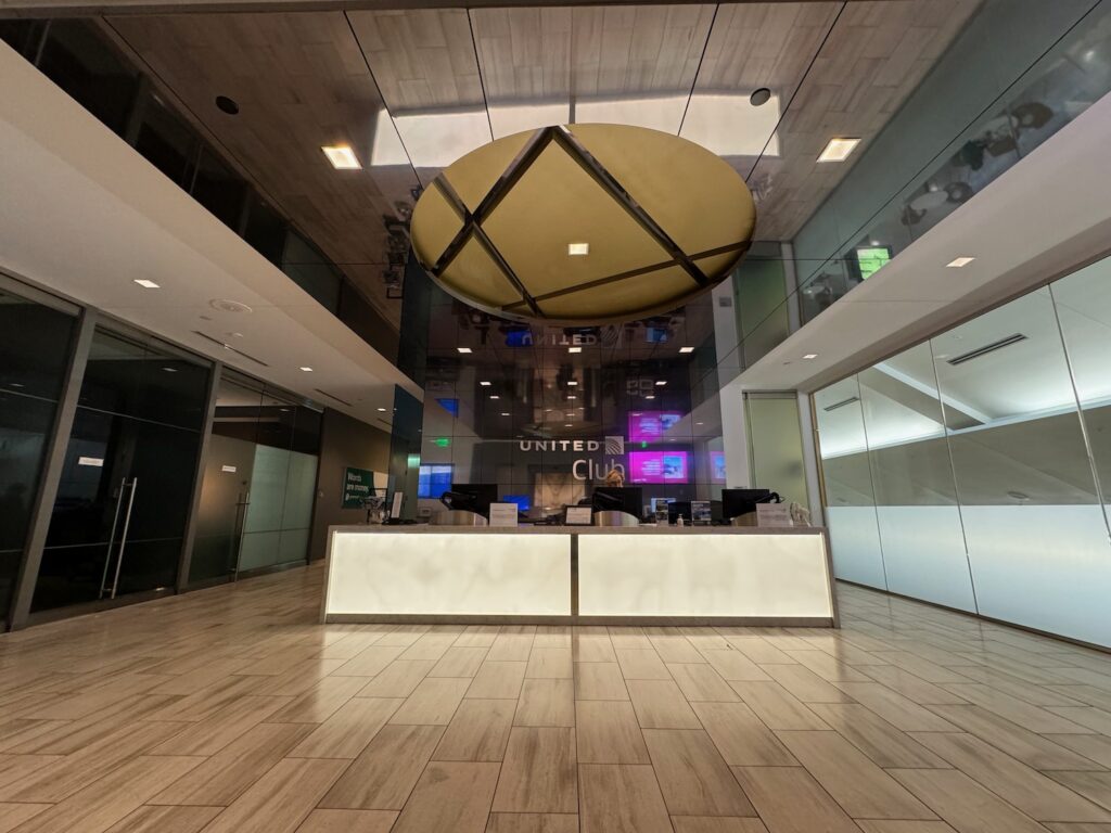 Review: United Club Seattle (SEA) - Live and Let's Fly