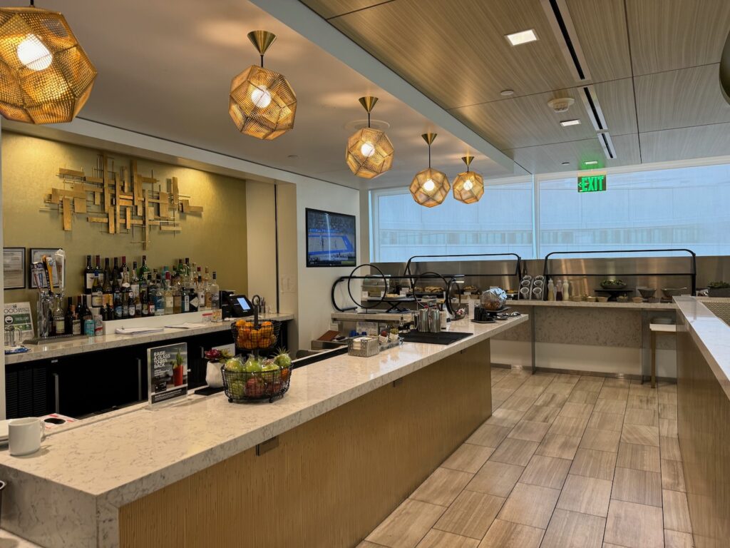 Review: United Club Seattle (SEA) - Live and Let's Fly