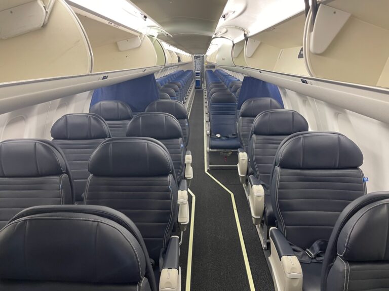 Review: United Express Embraer E-175 First Class - Live and Let's Fly