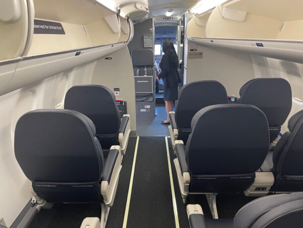 Review: United Express Embraer E-175 First Class - Live and Let's Fly