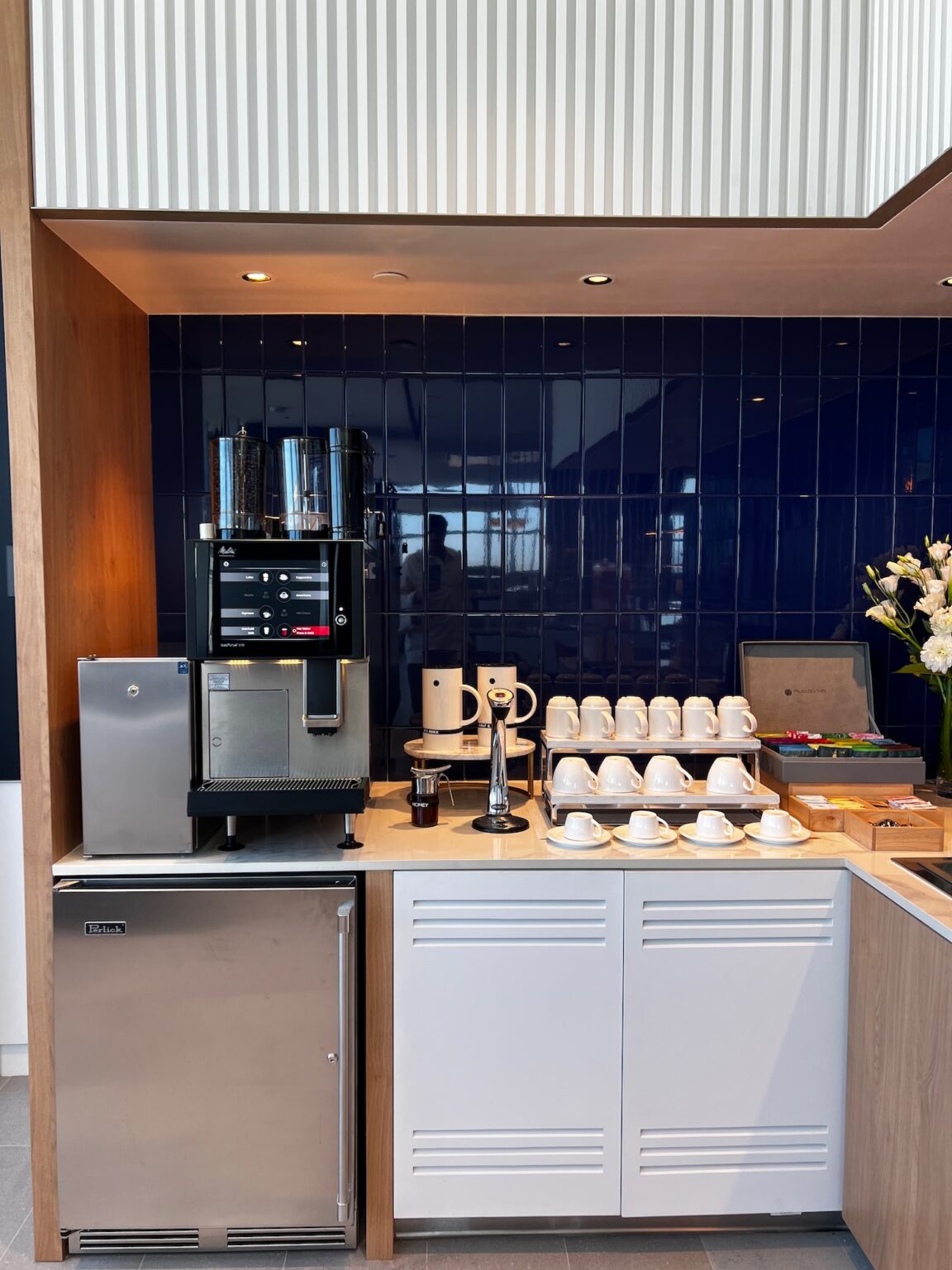 First Look: Beautiful New Air France Lounge At Los Angeles (LAX) - Live ...