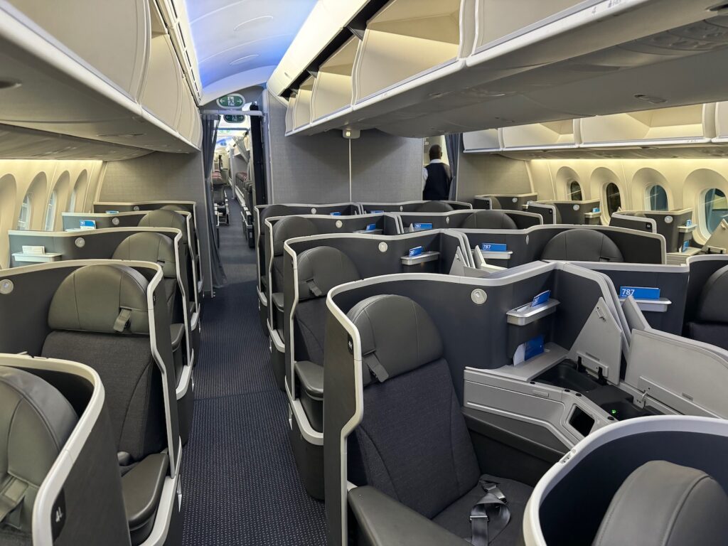 My Great Flight On American Airlines 787-9 In Business Class - Live and Let's Fly