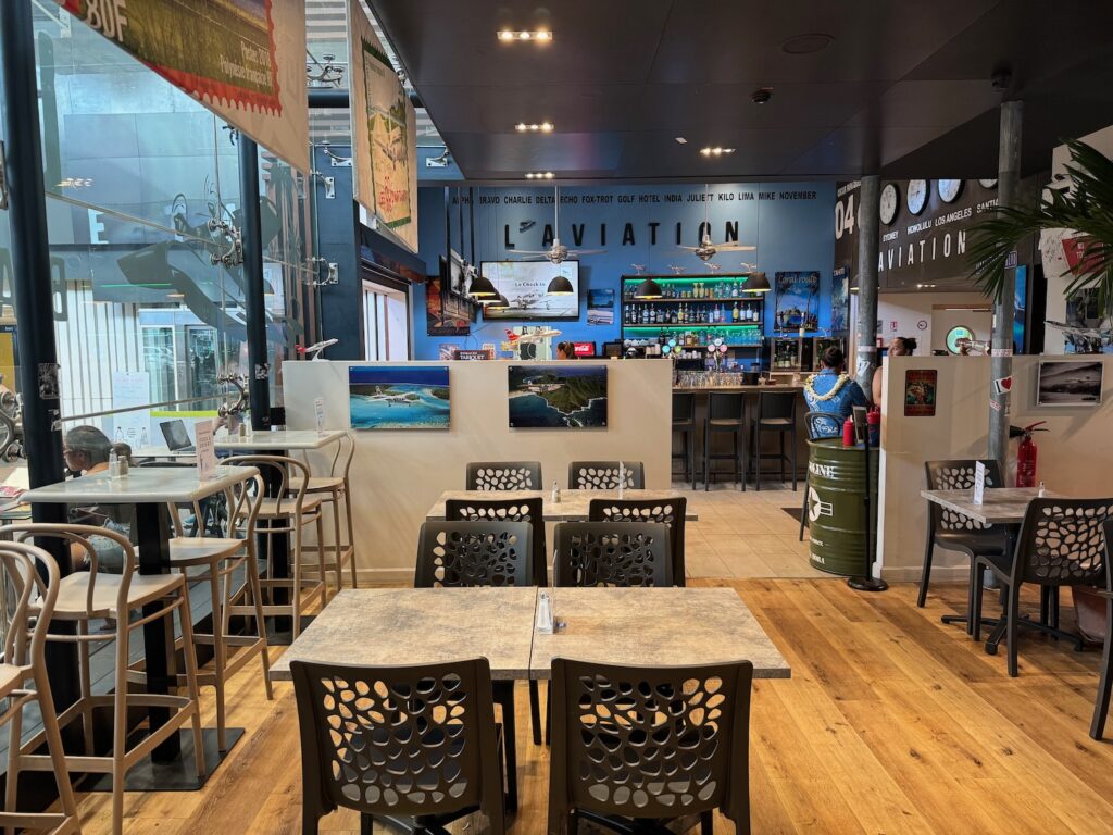 L'Aviation Restaurant: Tahiti Airport Review 2025
