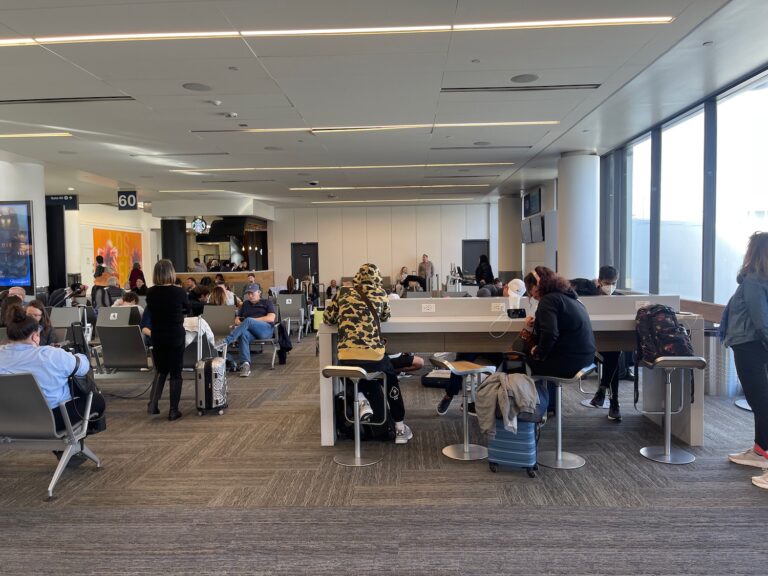 Review: Porter Airlines E195-E2 Los Angeles - Toronto - Live and Let's Fly