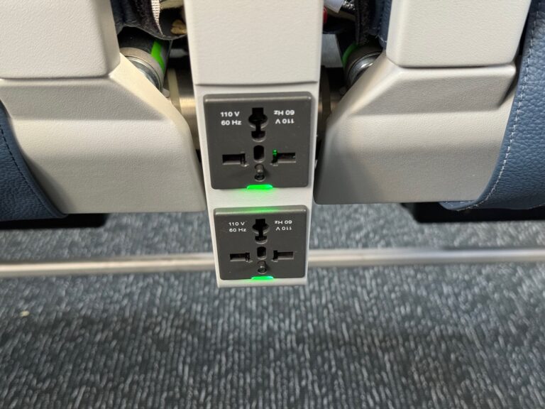 Review: Porter Airlines E195-E2 Los Angeles - Toronto - Live and Let's Fly