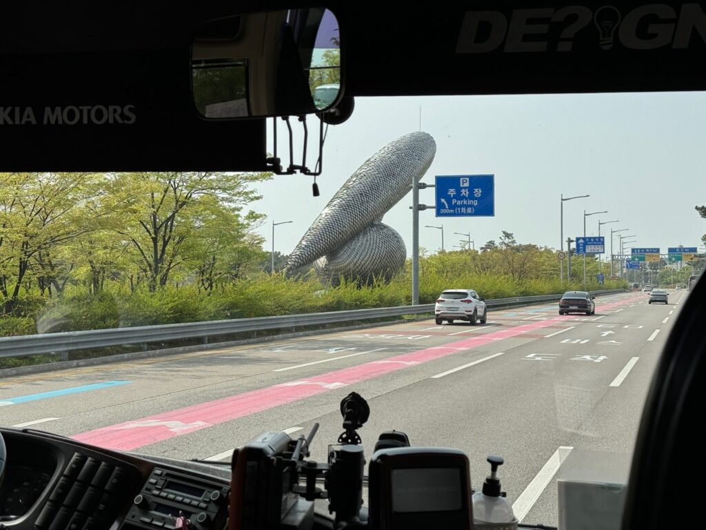 Easy + Efficient: Bus From Seoul To Incheon Airport - Live and Let's Fly