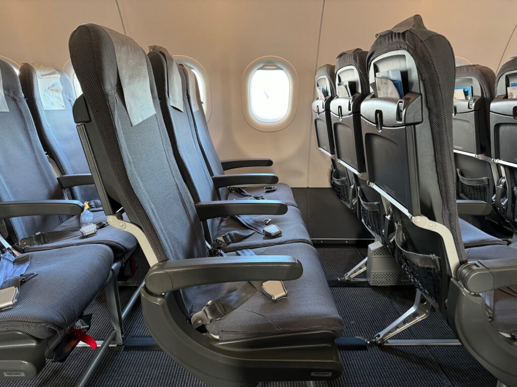 SAS A320 Economy Class Review (LHR-CPH) - Live and Let's Fly