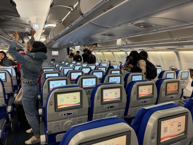 Review: China Eastern A330-200 Economy Class - Live and Let's Fly