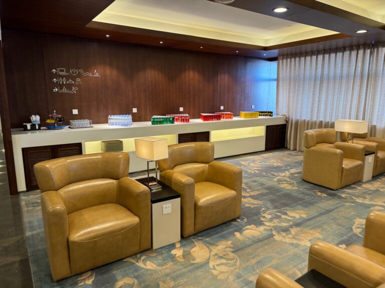 Review: China Eastern Lounge Shanghai (PVG - T1) - Live and Let's Fly