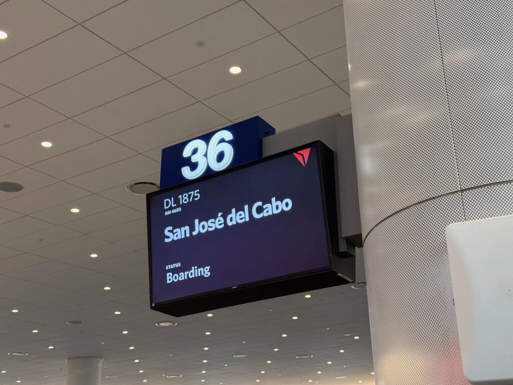 Review: Delta Air Lines 737-900 Economy Class - Live and Let's Fly