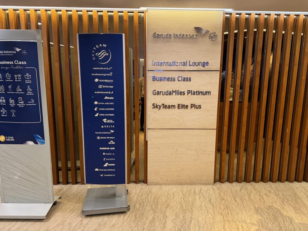 CGK T3: Garuda Lounge (Thumbs Down), Plaza Premium Lounge (Thumbs Up ...