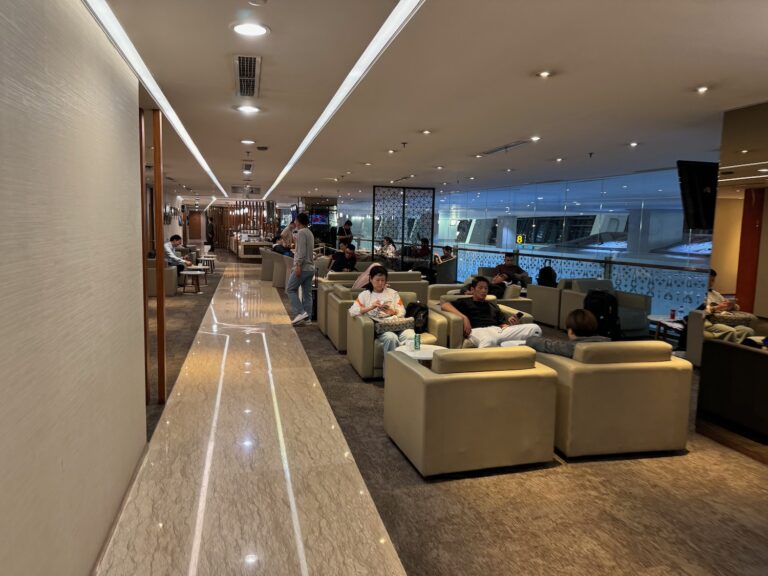 CGK T3: Garuda Lounge (Thumbs Down), Plaza Premium Lounge (Thumbs Up ...