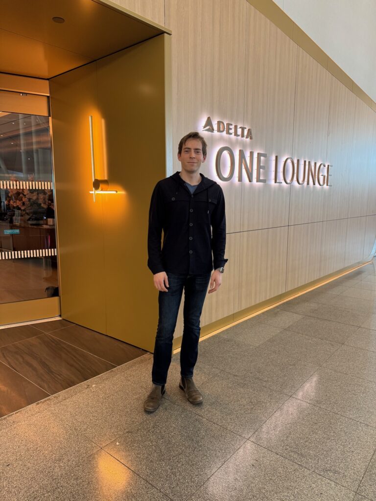 Delta One Lounge JFK: Simply Outstanding - Live and Let's Fly