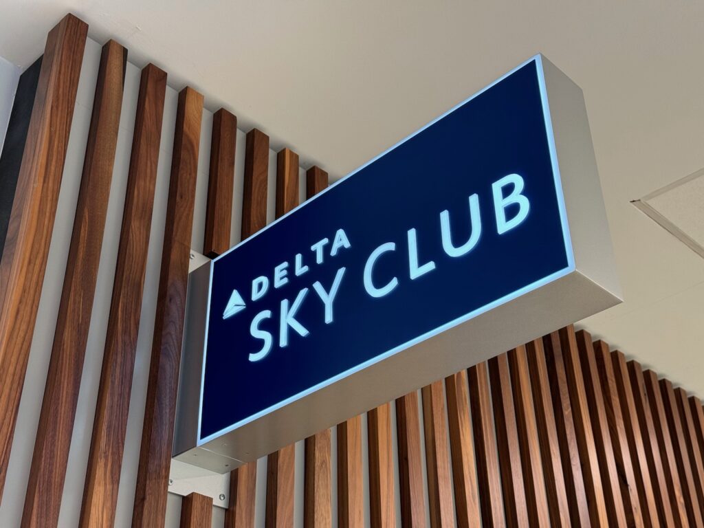 Review: Delta Sky Club New York A8 (JFK) - Live and Let's Fly