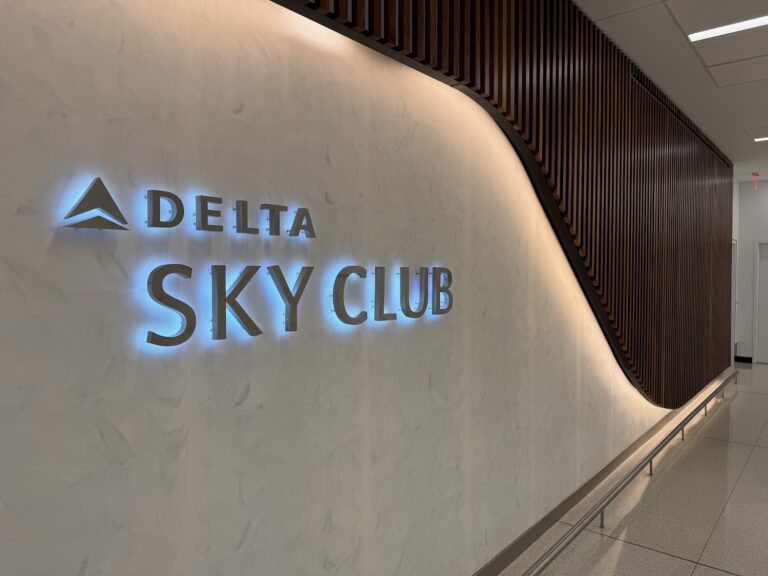 Review: Delta Sky Club New York A8 (JFK) - Live and Let's Fly