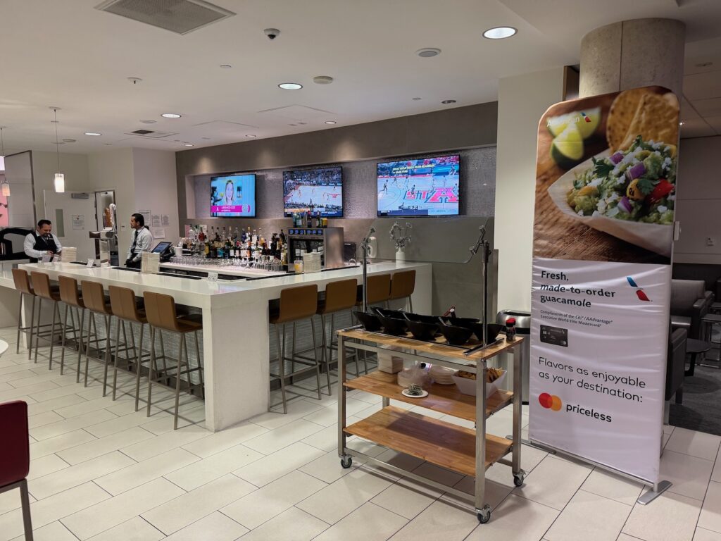 Review: American Airlines Admirals Club Los Angeles (LAX) - Terminal 5 ...