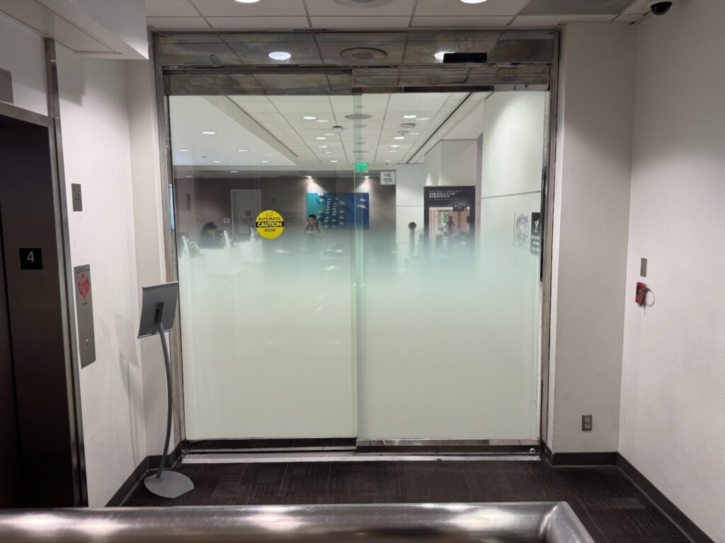 Review: American Airlines Admirals Club Los Angeles (LAX) - Terminal 5 ...