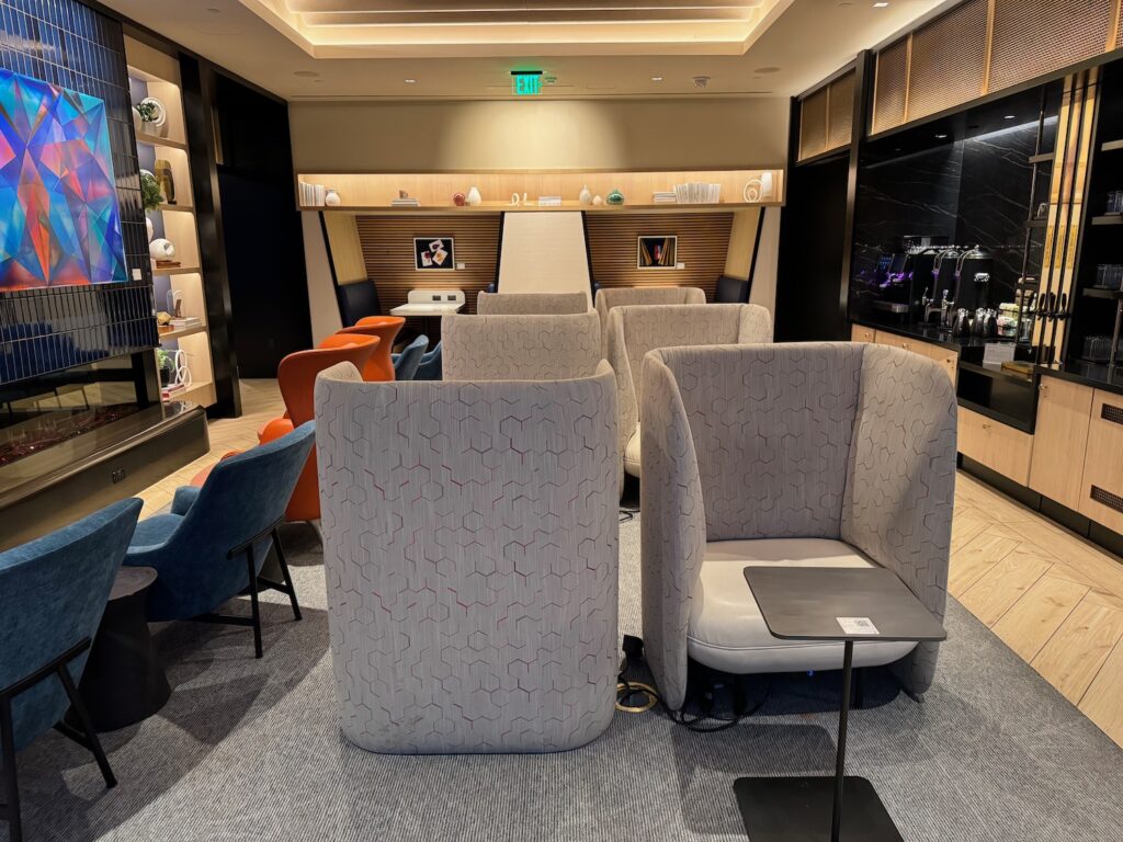 Review: Chase Sapphire Lounge Boston (BOS) - Live and Let's Fly