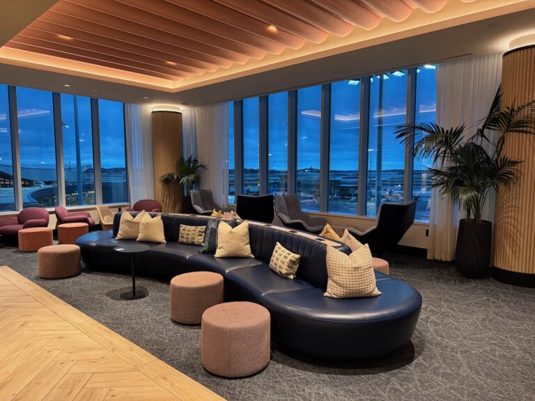 Review: Chase Sapphire Lounge Boston (BOS) - Live and Let's Fly