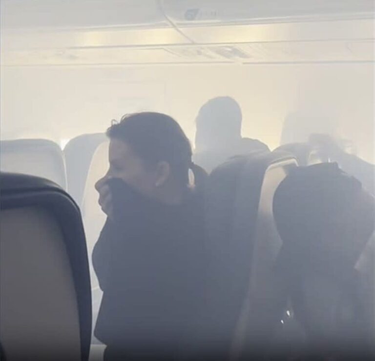 Delta Air Lines 717-200 Fills With Smoke, Prompting Emergency Landing ...