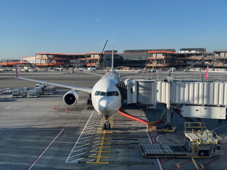 Review: Delta Air Lines 767-300 "Delta One" Business Class - Live and ...