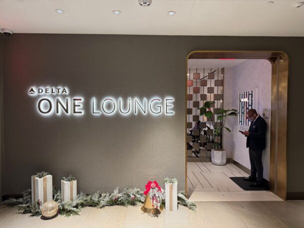 La La Land: Passengers In Posh Delta One LAX Lounge Presented With ...