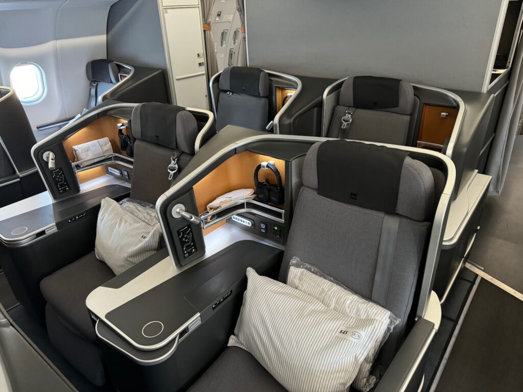 Review: SAS A330-300 Business Class - Live and Let's Fly