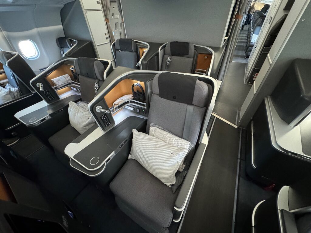 Review: SAS A330-300 Business Class - Live and Let's Fly
