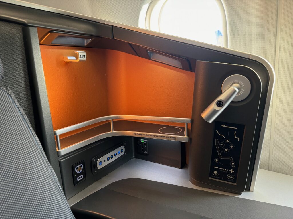 Review: SAS A330-300 Business Class - Live and Let's Fly
