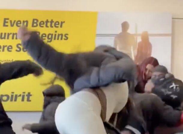 Violent Brawl Breaks Out Among Spirit Airlines Passengers In Atlanta ...