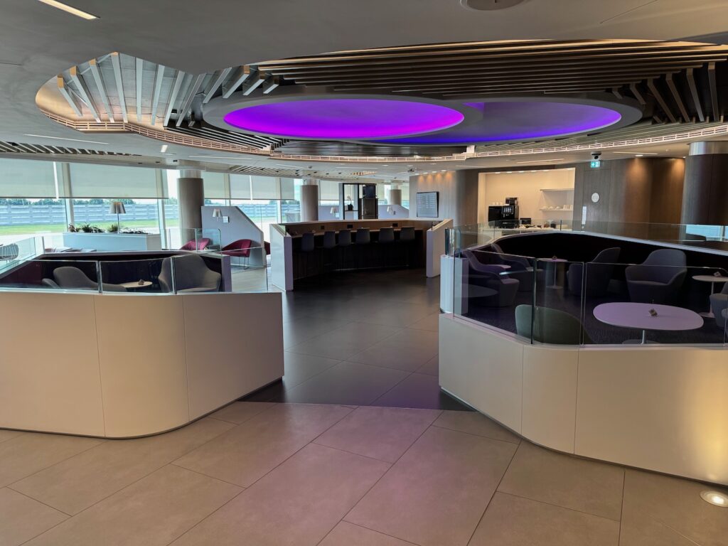 Review: Qatar Airways Frequent Flyer Lounge London Heathrow (LHR - T4 ...