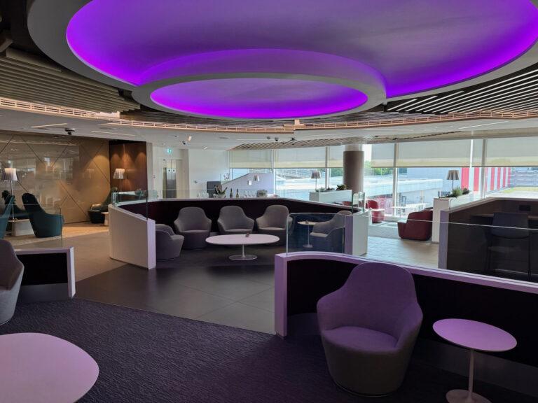 Review: Qatar Airways Frequent Flyer Lounge London Heathrow (LHR - T4) - Live and Let's Fly