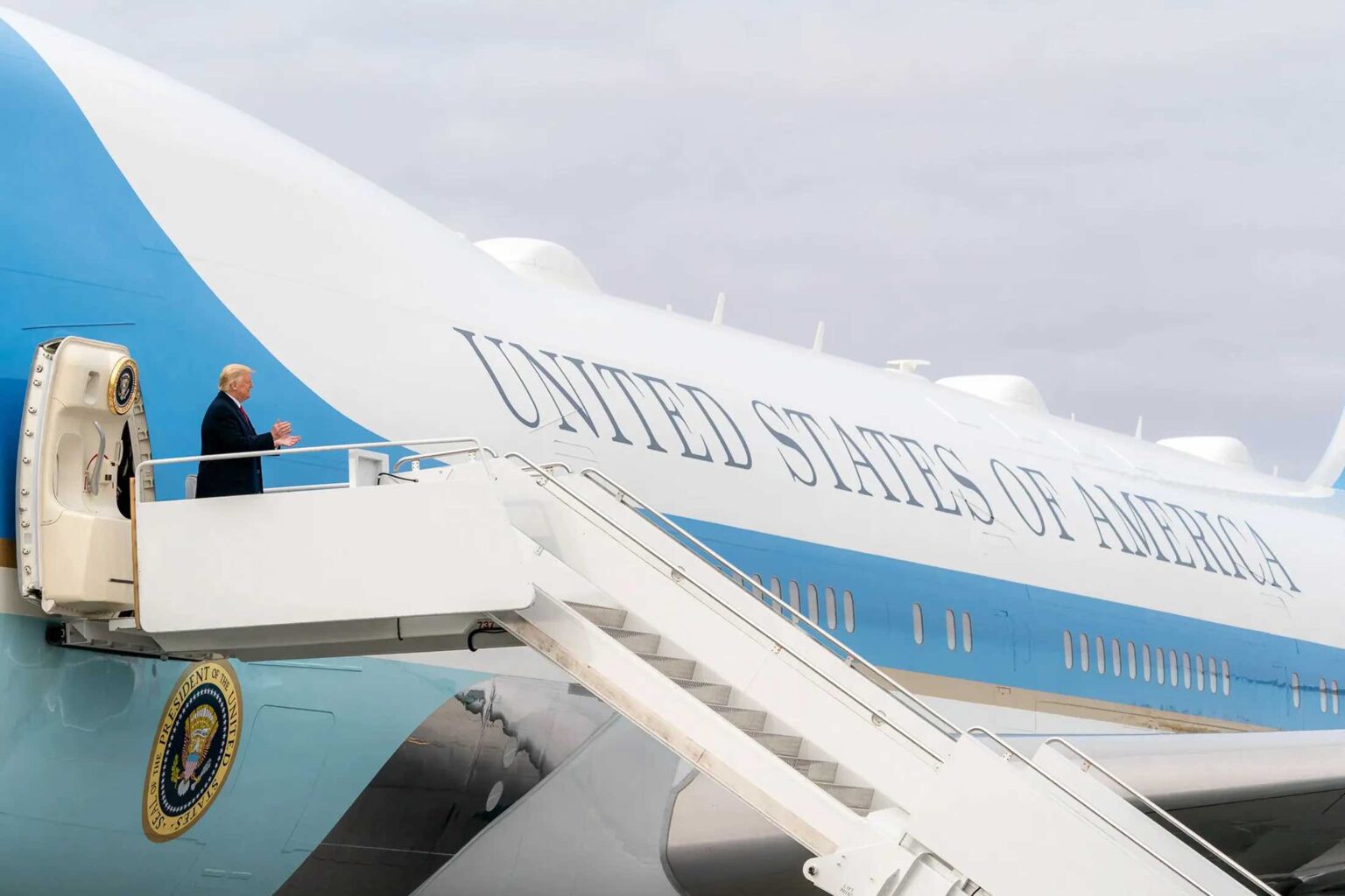 “I’m Not Happy With Boeing!" Trump Goes Plane Shopping Due To Air Force ...