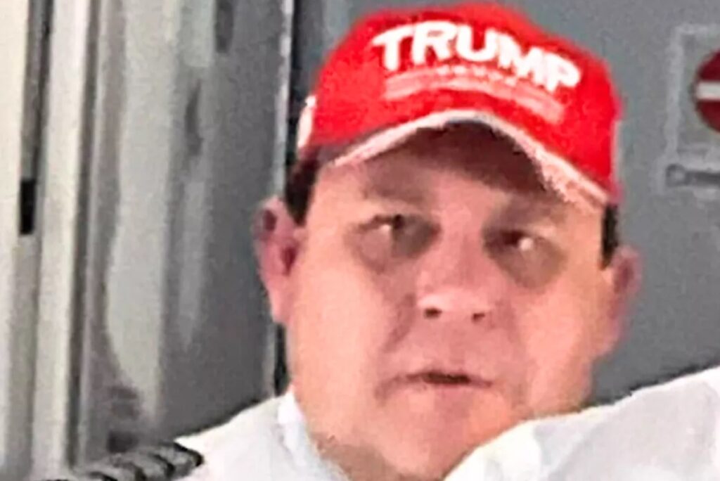 Frontier Airlines Captain Defiantly Wears Trump Hat - Live and Let's Fly
